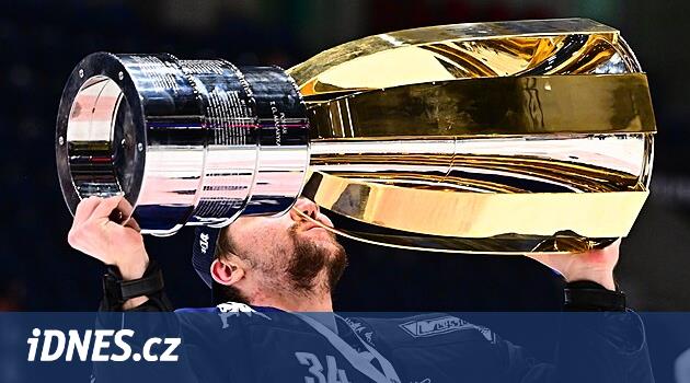 Postava jde do NHL, sjednal si kontrakt s Detroitem - iDNES.cz