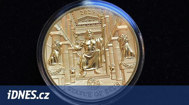 V Brně vystavují zlatou minci se sochou Dia, oslní mírou detailů - iDNES.cz