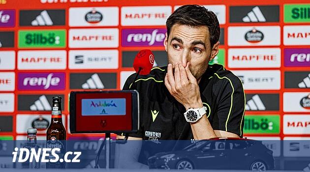 Španělský sudí se kvůli kritice rozbrečel. Ať nepíská finále poháru ...