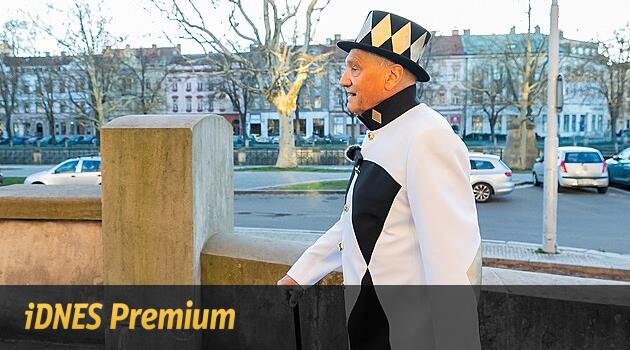 David Vávra natáčí cyklus Lev salonu o skvostech Hradce Králové - iDNES.cz