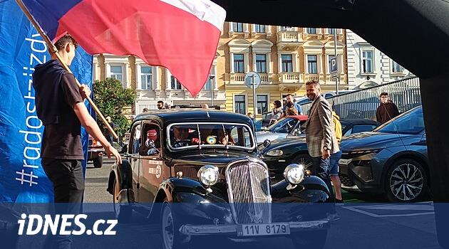 Czech Oldtimer Express: spanilá jízda veteránů z Prahy do Nice - iDNES.cz