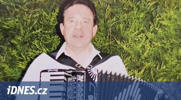 Akordeonový král Ken Hopkins: Jeho legendární sbírka míří pod kladívko ...