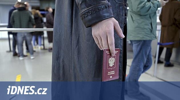 Slovensko opět vydává Rusům turistická víza - iDNES.cz