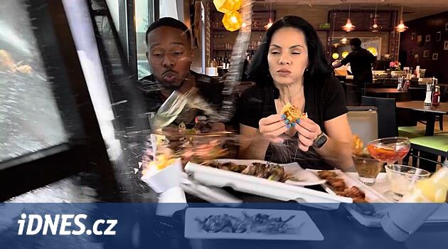Z videa o večeři virál. Foodblogeři natáčeli v restauraci, když dovnitř ...