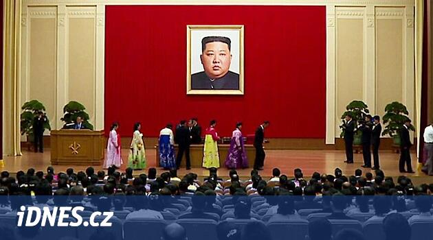 Kim Čong-un poprvé zveřejnil první portrét bez předchůdců - iDNES.cz