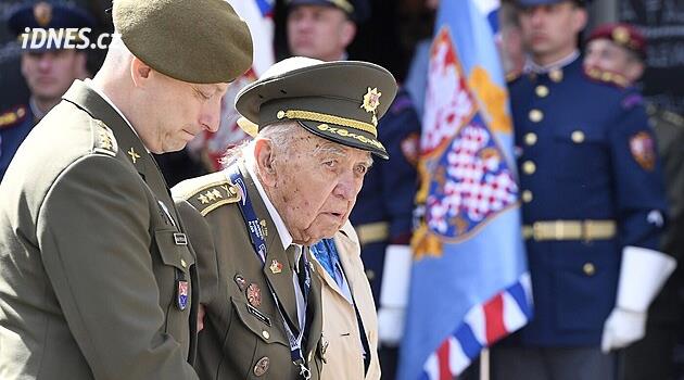 Ngentot cewek cantik bugil