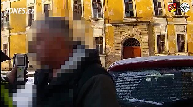 Řidiči na Náchodsku policie zabavila kvůli alkoholu řidičský průkaz i ...