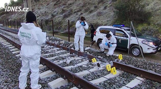Nehoda vlaků ve Španělsku: vyšetřovatelé zkoumají poškození koleje ...