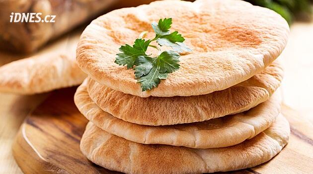 Pita chleba: Jednoduchý recept na domácí placky z trouby - iDNES.cz
