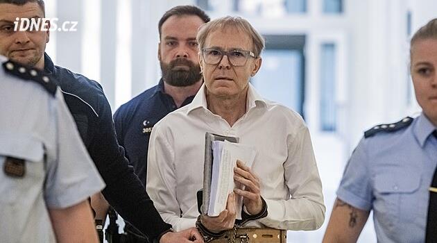 Podnikatel Roman Petr u soudu popřel, že by podvedl investory - iDNES.cz