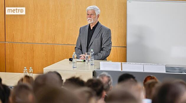 Prezident Pavel chce do Ankary, Babiš také. Kdo povede českou delegaci ...