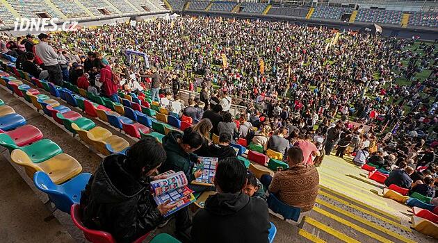 Burza samolepek z MS ve fotbale přilákala přes 8000 fanoušků - iDNES.cz